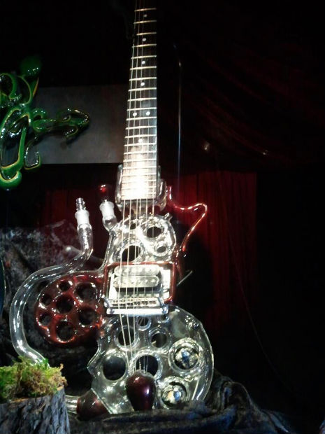 Playable glass guitar bong
