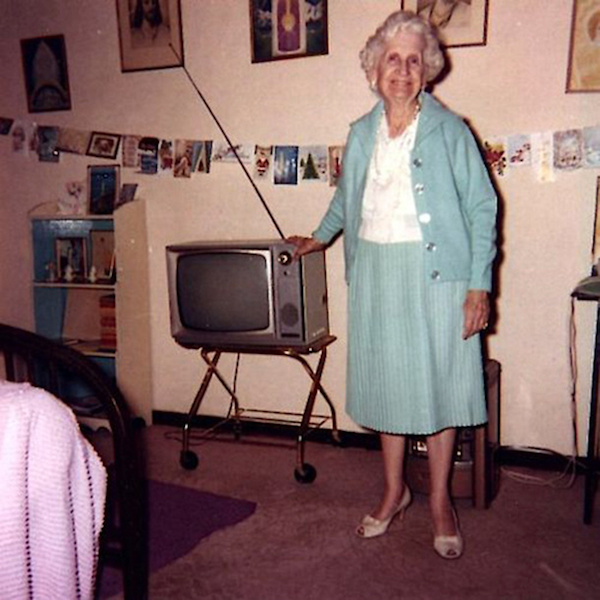 Amusing vintage photos of people posing with their TV sets