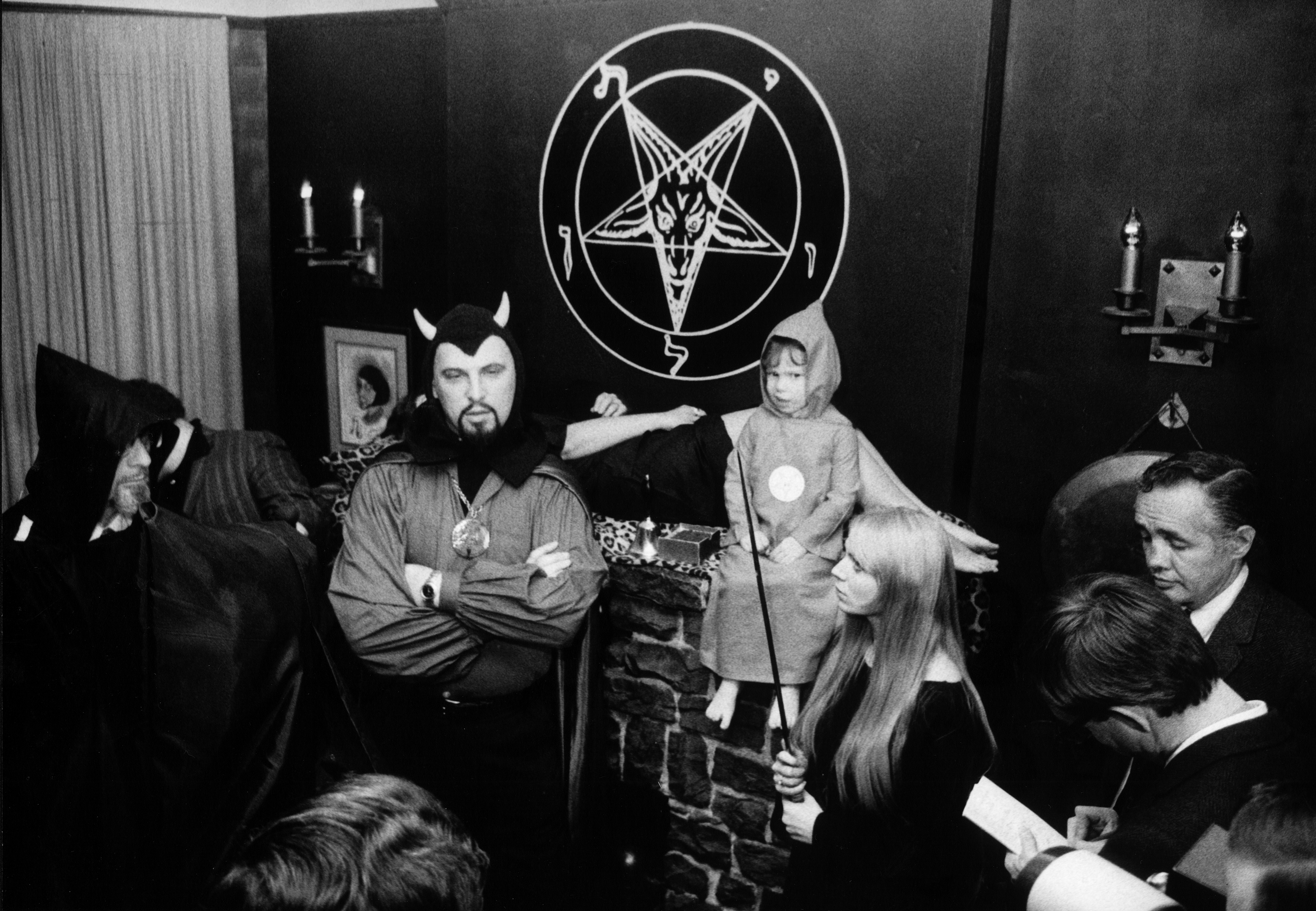 Rare pix of Anton LaVey performing Satanic rites, cavorting with Jayne ...