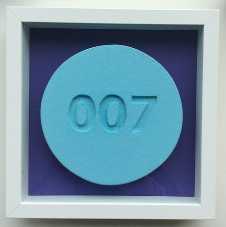 Decorate with drugs: Massive ecstasy pills make for ultra-cool pop art